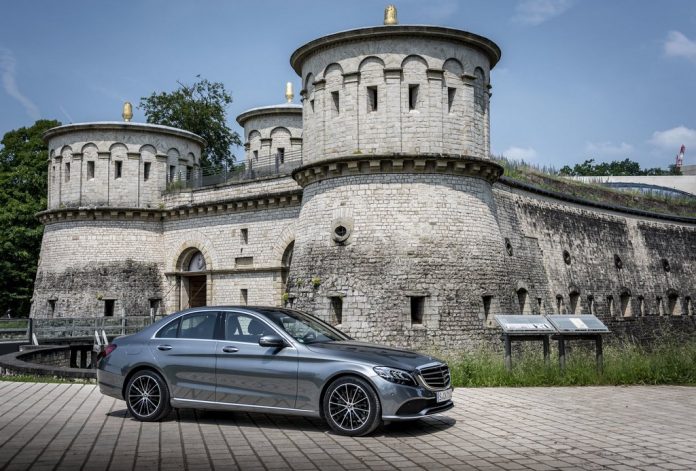 C180d, Mercedes tasarımı yeni 1.6lt turbo-dizel motor ile tanıtıldı